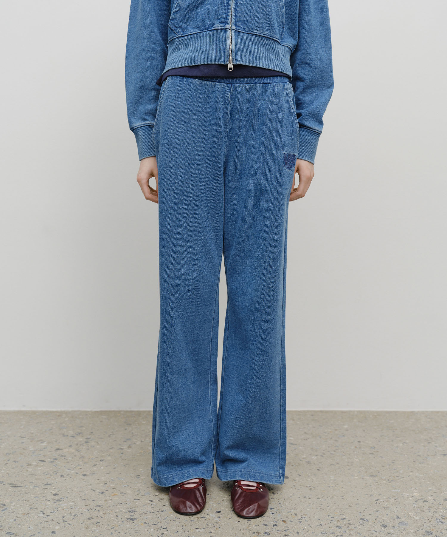 W EMBROIDERY CLASSIC LOGO SWEAT PANTS blue - MARITHÉ+FRANҪOIS GIRBAUD
